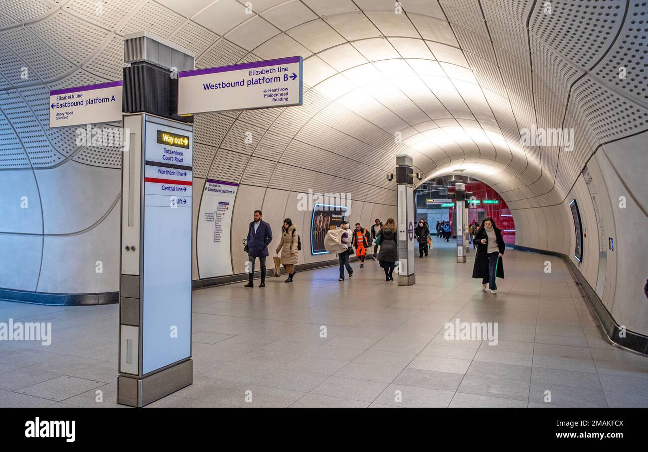 Elizabeth line leute -Fotos und -Bildmaterial in hoher Auflösung – Alamy