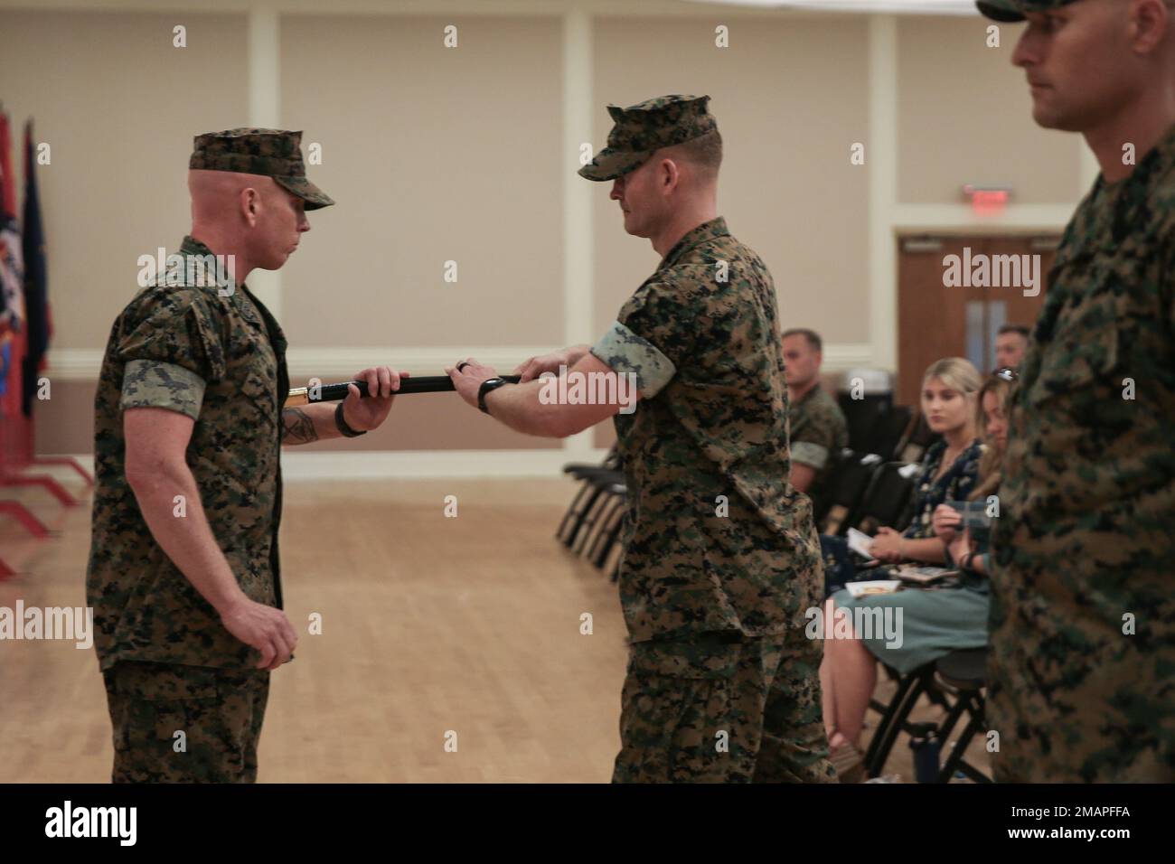 USA Marinekorps Oberst Steven Sutey, rechts, befehlshabender Offizier ...