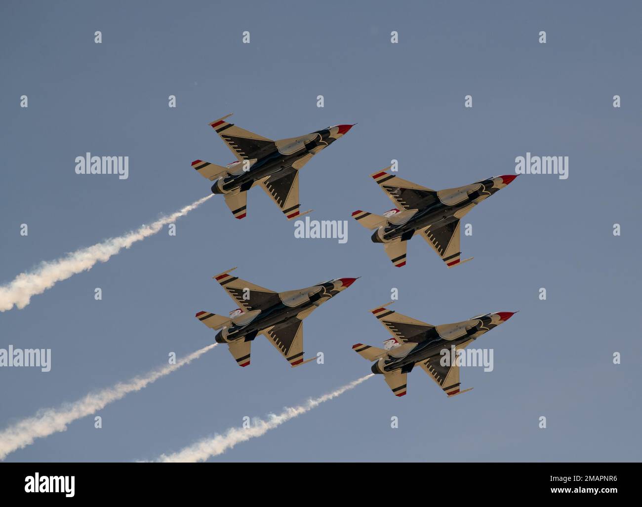 Die Thunderbirds führen vor der Fort Wayne Air Show eine Übungsshow im ...