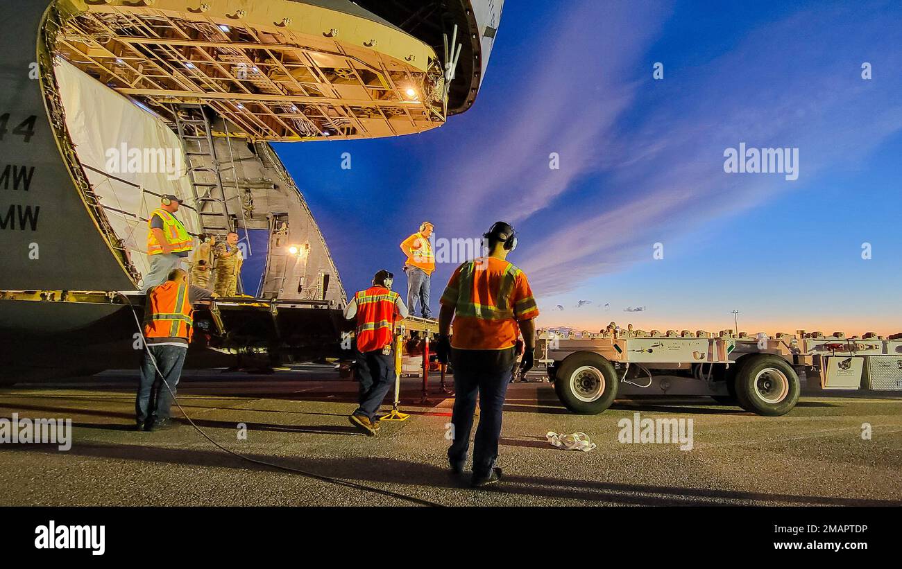 Loadmasters vom 60. Air Mobility Wing und Lockheed Martin Space ...