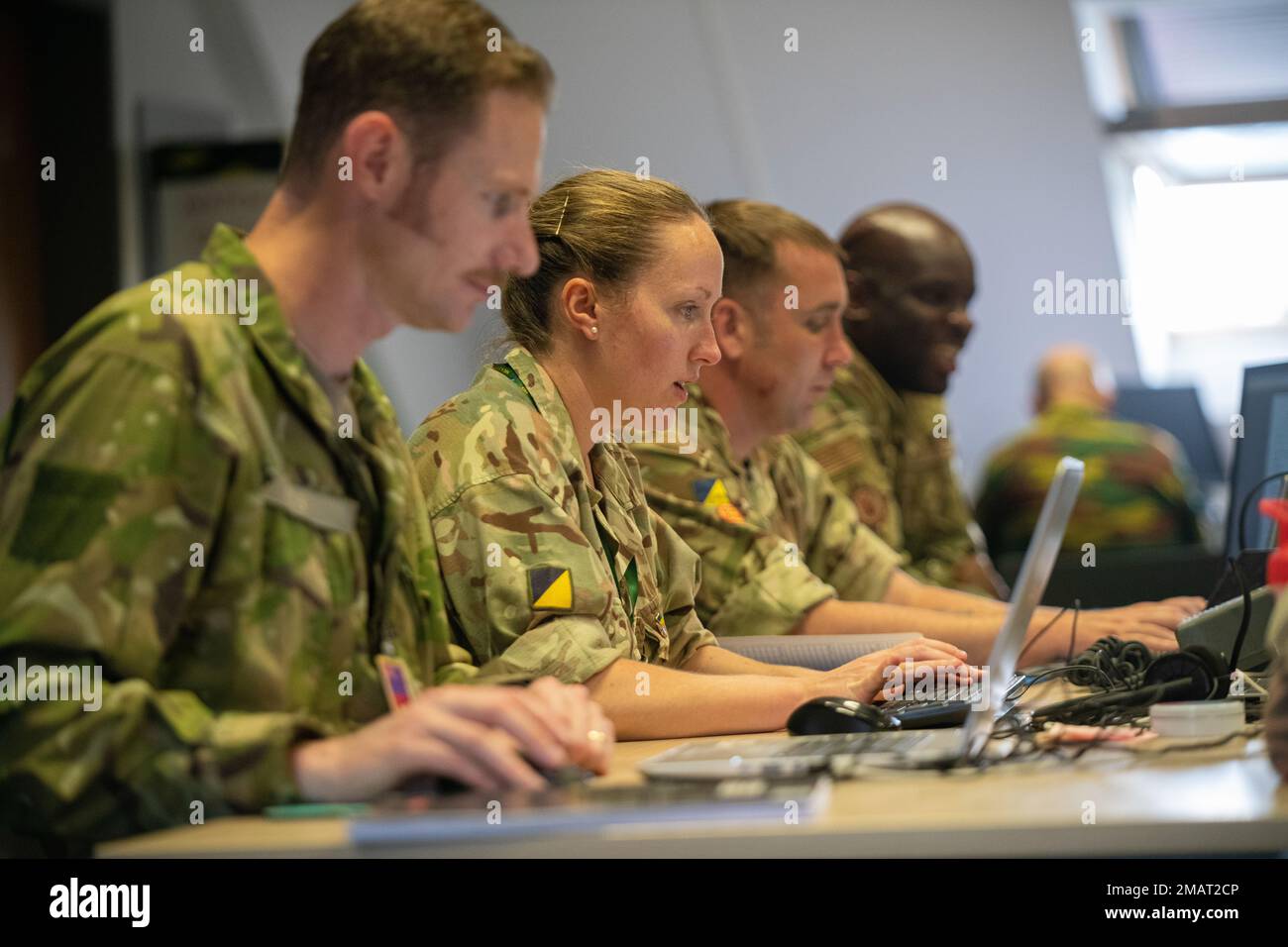 Mitarbeiter des EUCOM Control Center – Ukraine/International Geber ...