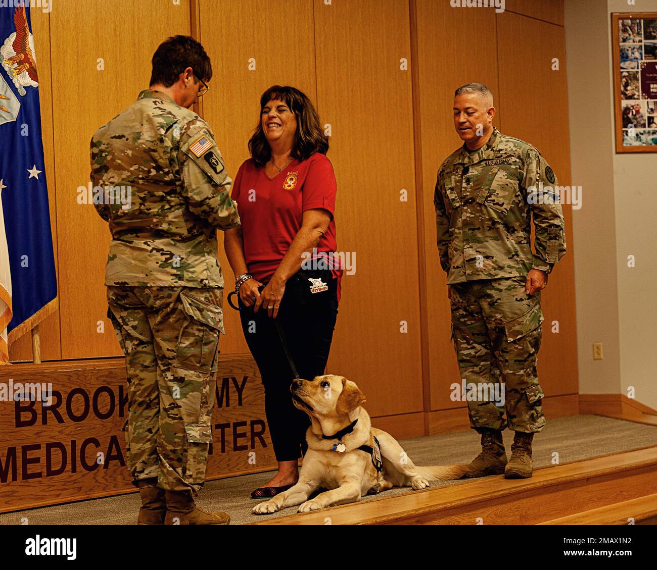 USA Oberstleutnant Kimberlie Biever, kommandierender Befehlshaber des Armeezentrums Brooke ...