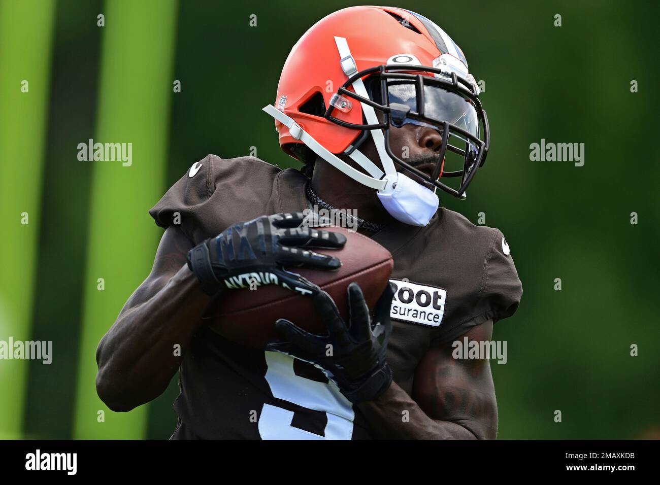Cleveland Browns wide receiver Jakeem Grant Sr. catches a football ...