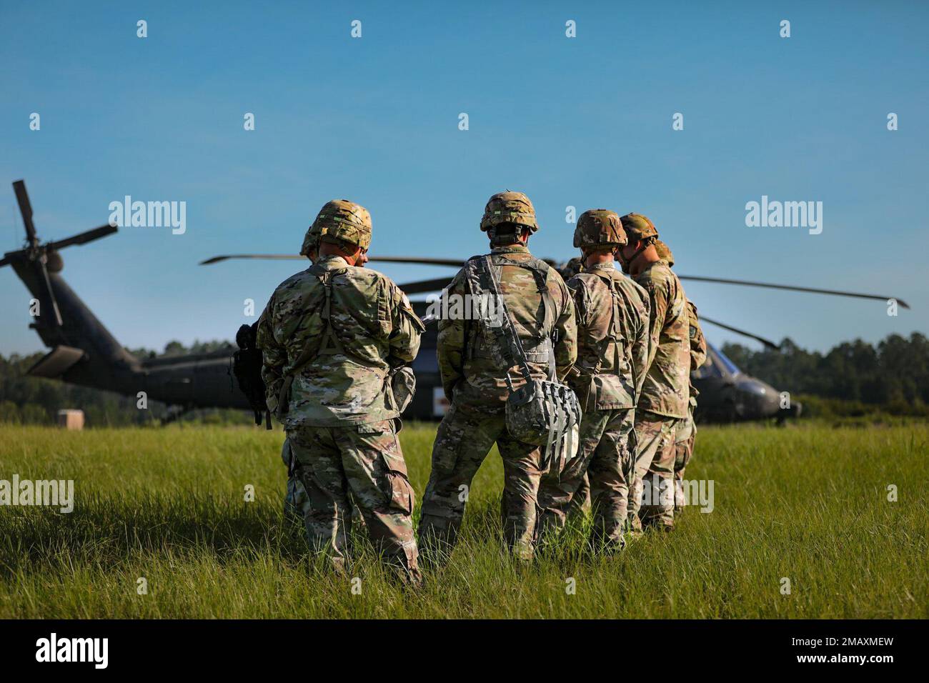 Soldaten der Apex Company, 63. Expeditionary Signal Bataillon, 35 ...