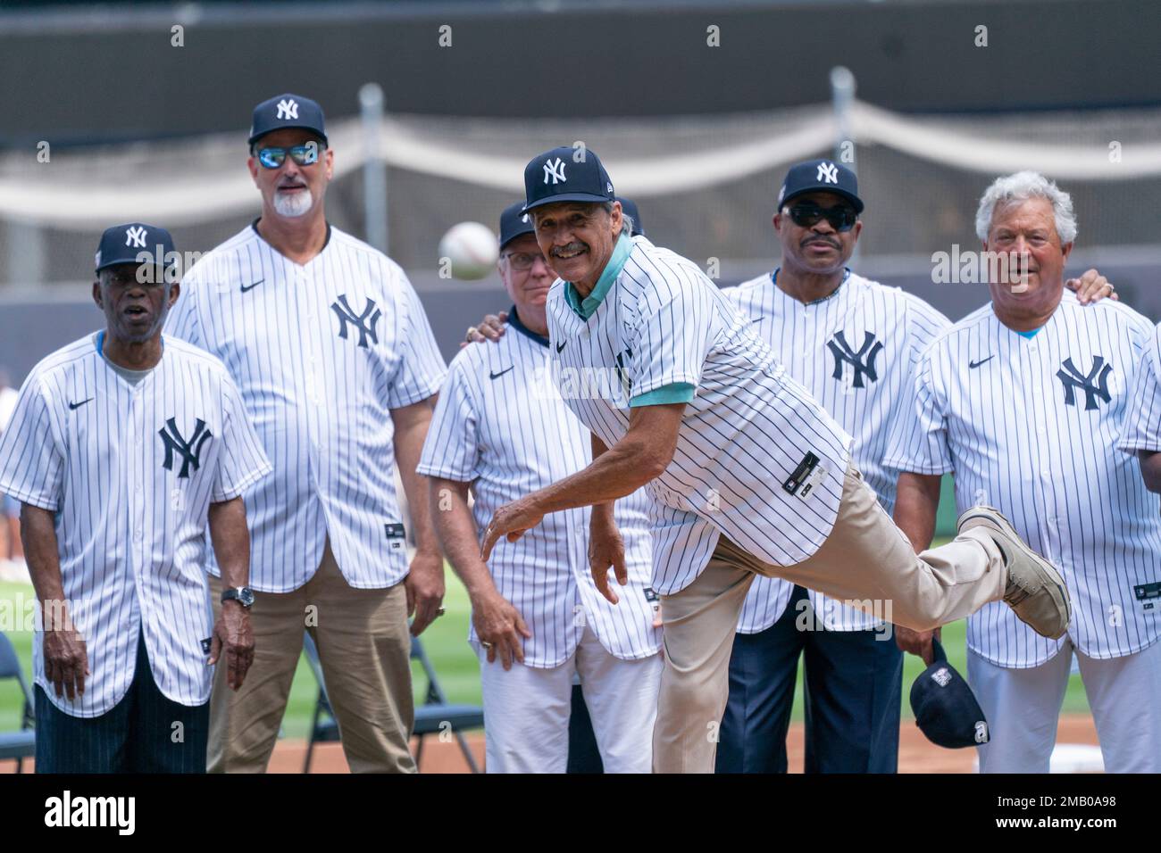 Former New York Yankees pitcher Ron Guidry throws a ceremonial first ...