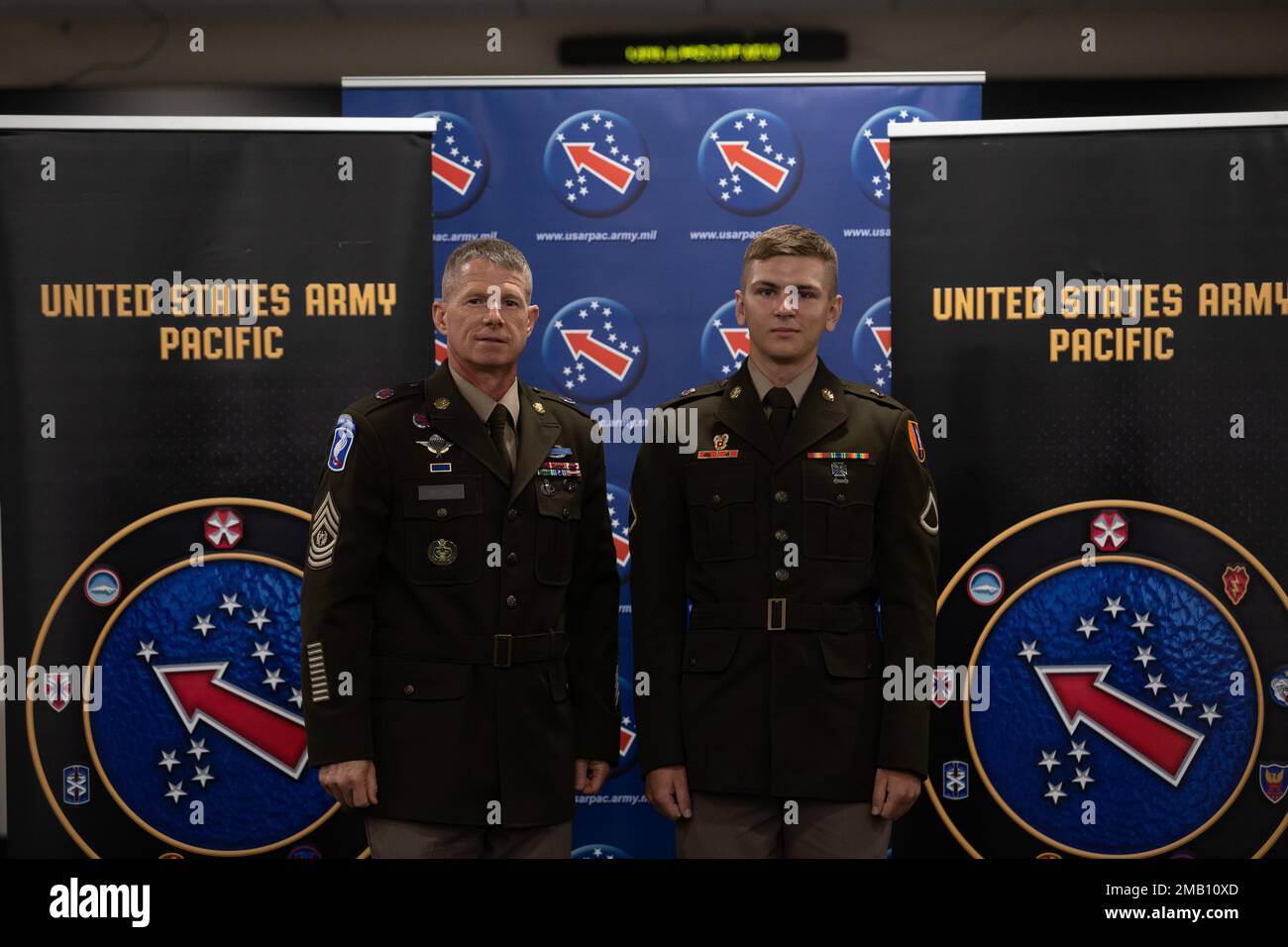 Kommandoleiter Major Scott A. Brzak, USA Nolan Murray, ein Betreiber ...