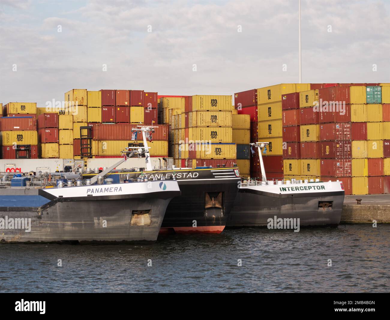 Barge tanker -Fotos und -Bildmaterial in hoher Auflösung – Alamy
