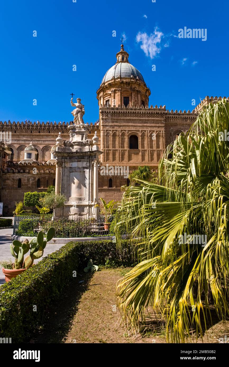 Basilica cattedrale metropolitana primaziale della santa vergine maria assunta -Fotos und ...