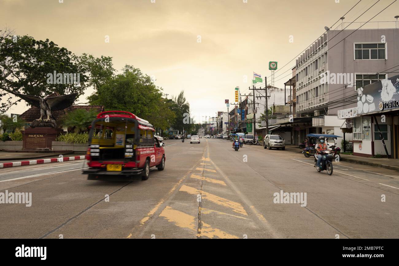 Krabi, Thailand. 8. Dezember 2022. Stadtzentrum von Pak Nam in Krabi ...
