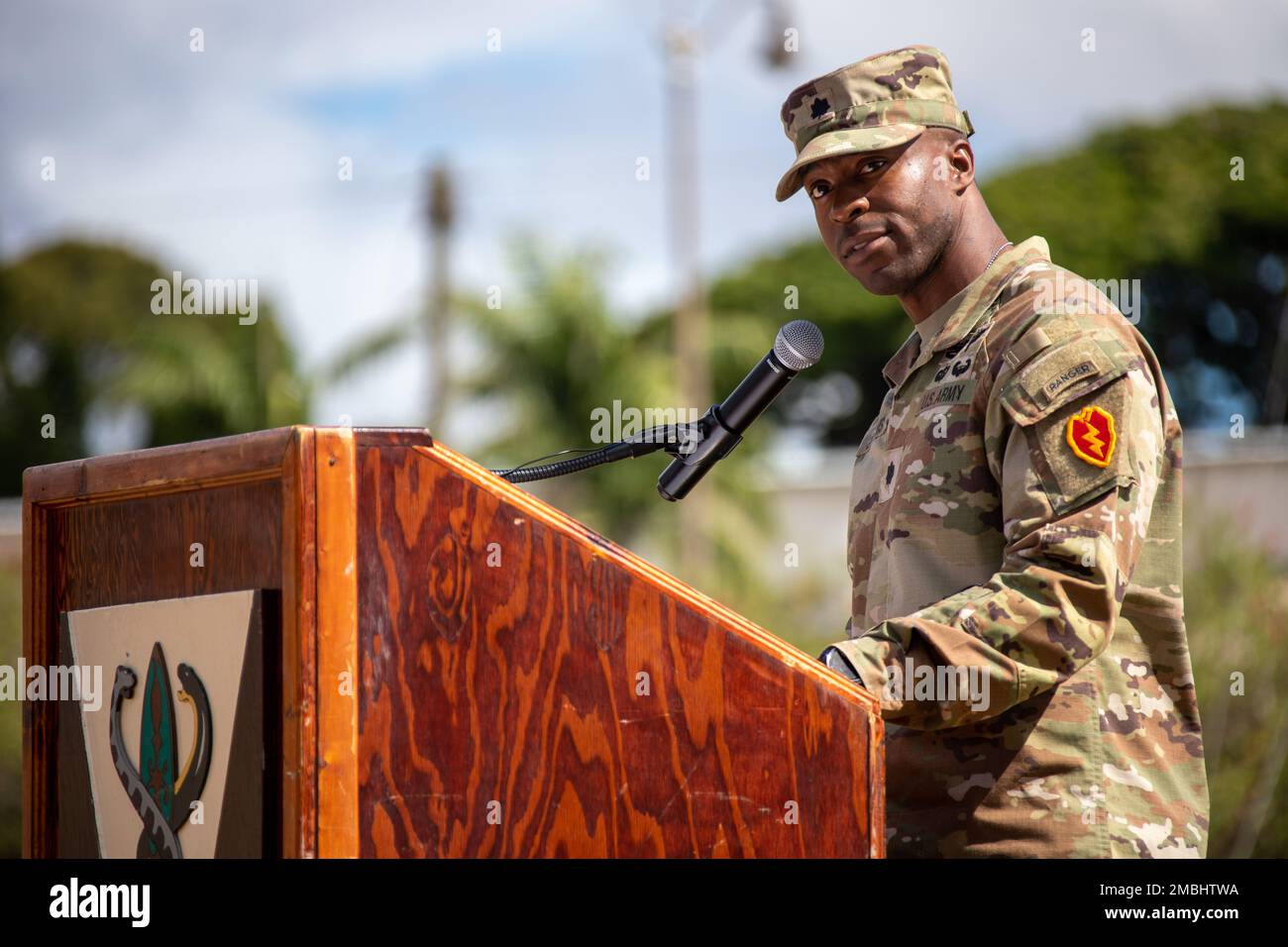 LT. Oberstleutnant Brandon Grooms, ankommender Befehlshaber des 325 ...