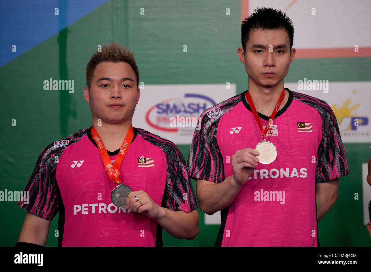 Malaysia's Aaron Chia, left, and Wooi Yik Soh poses during awards ceremony after match against ...