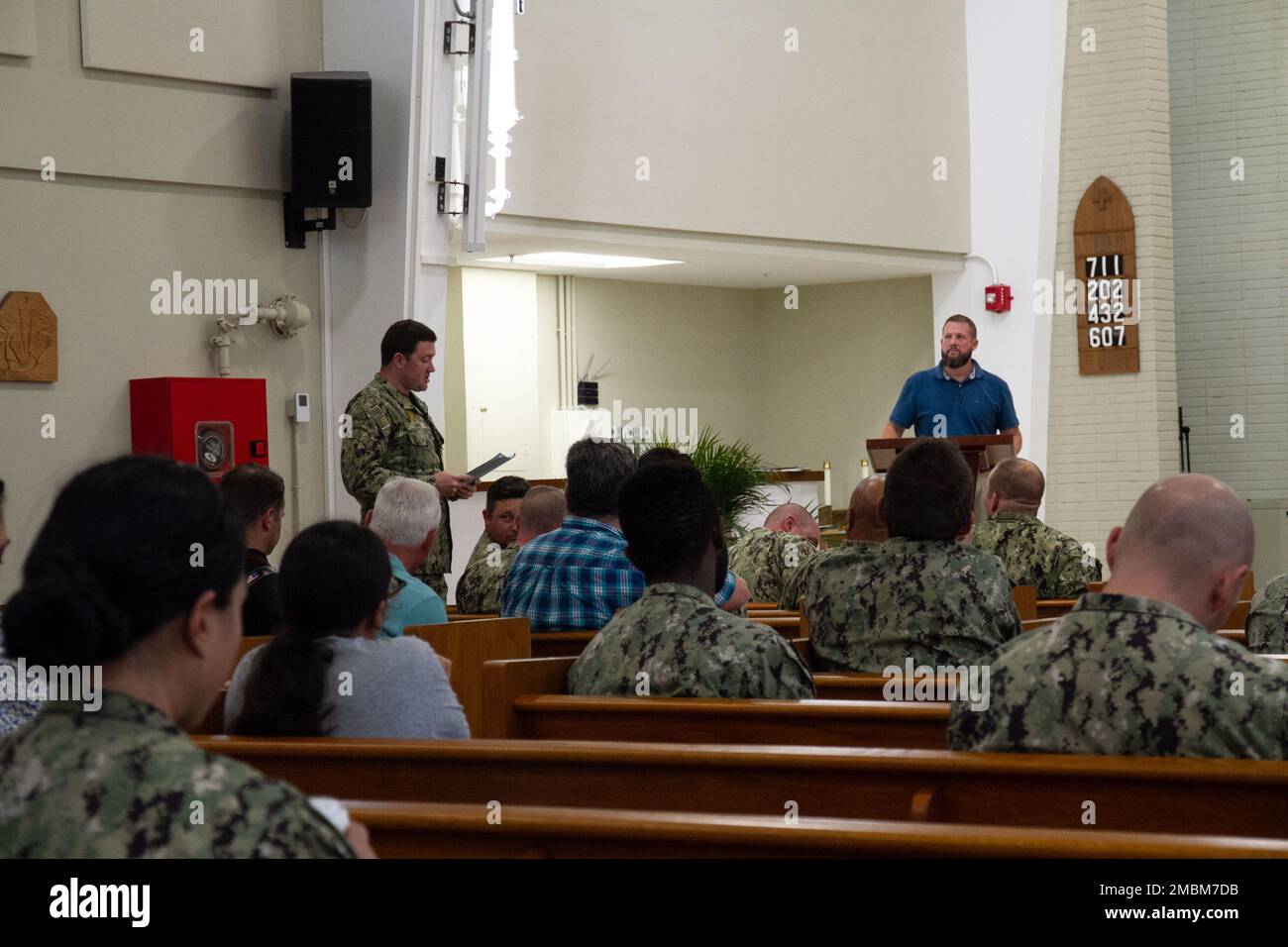 Der Installations-Schulungsbeauftragte James Denning auf dem Podium ...