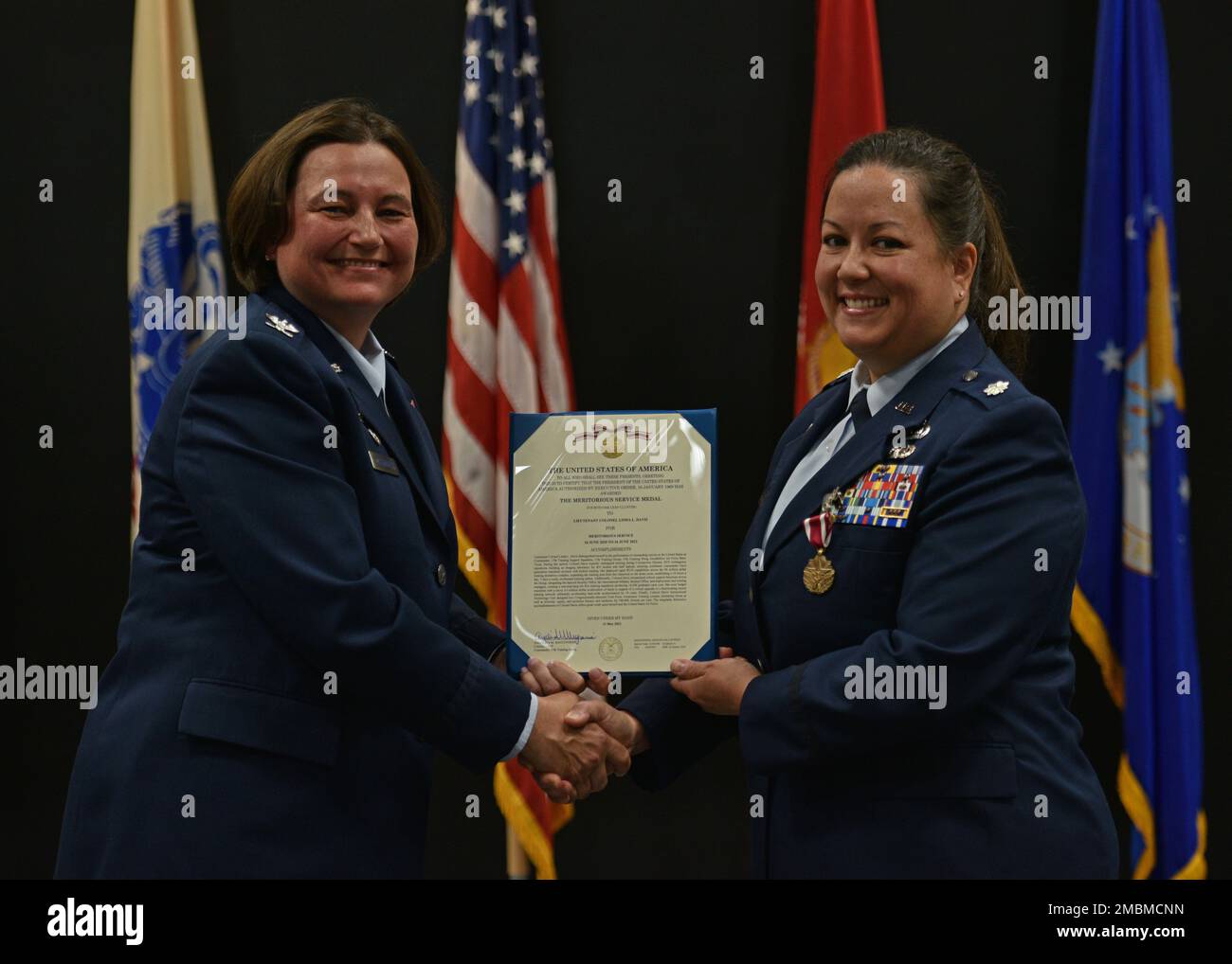 USA Oberstleutnant Angelina Maguinness, Befehlshaber der 17. Training ...