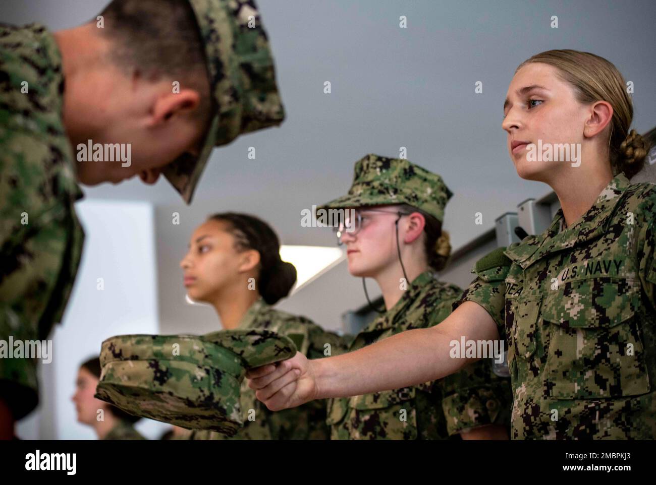 220619-N-PW480-0168 GREAT LAKES, ILLINOIS (19. Juni 2022) – Ein ...