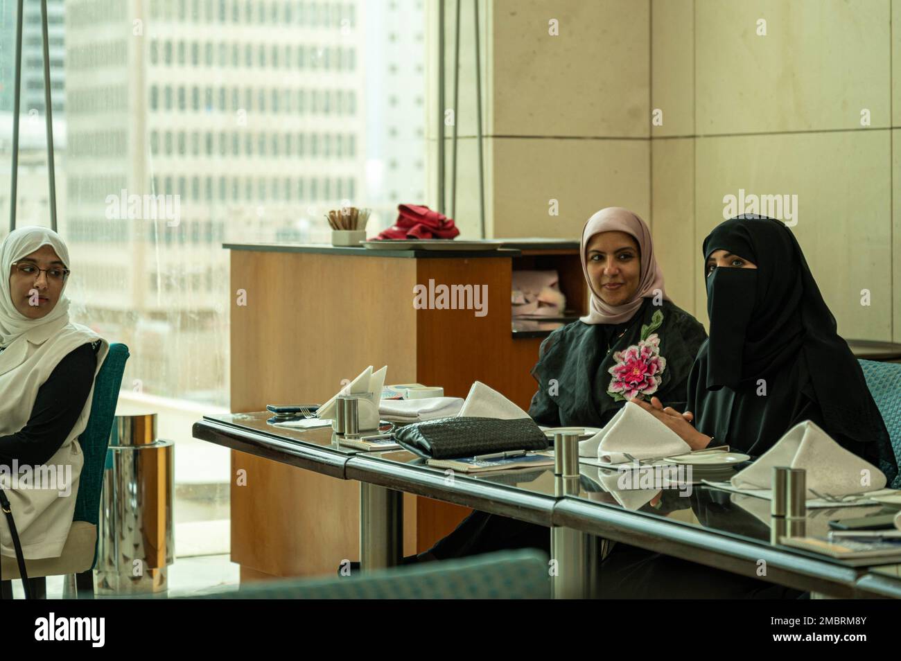 Eine kuwaitische Frau stellt sich am 21. Juni 2022 bei einer Women's ...