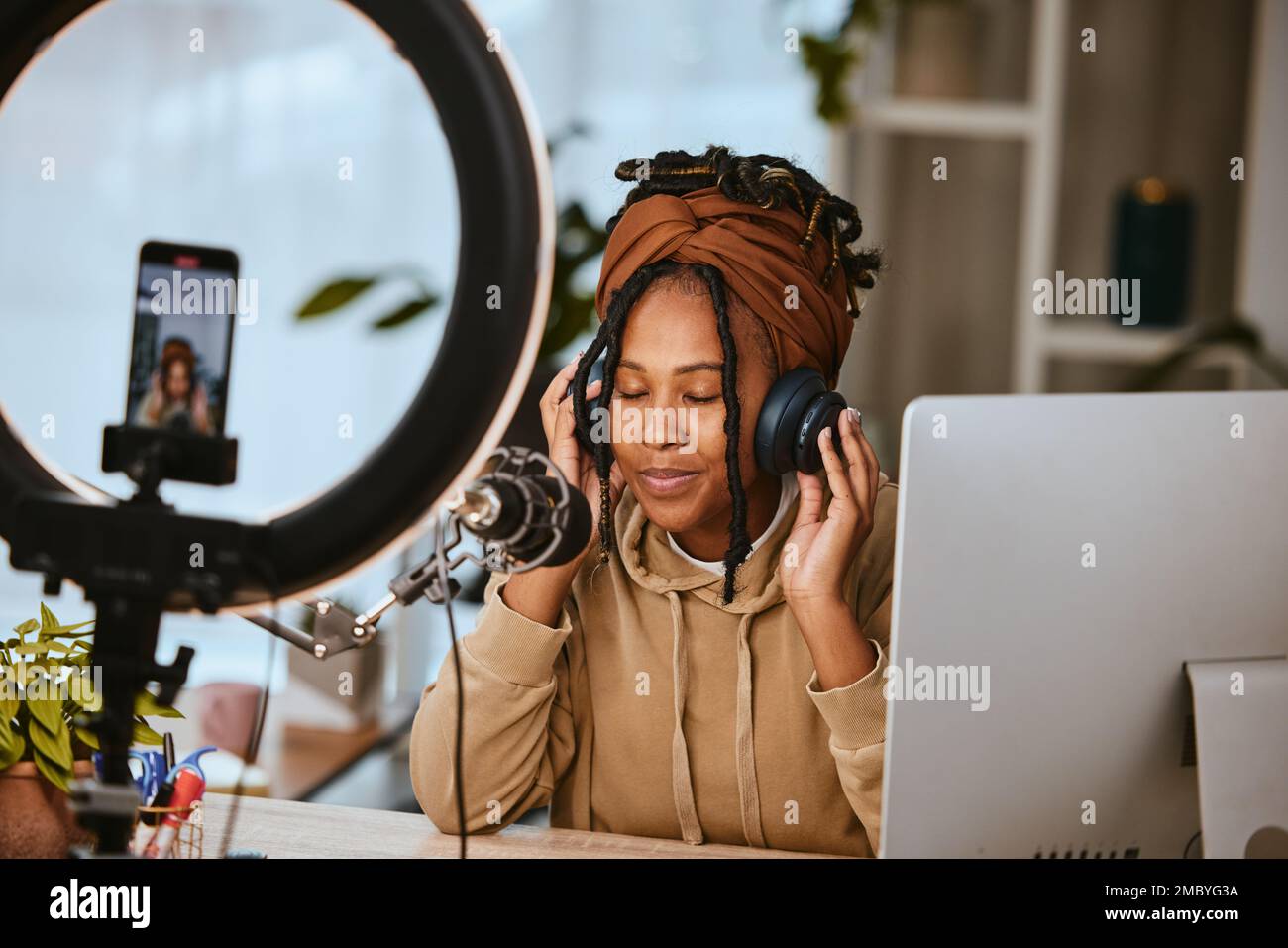 Kommunikation, Telefon und Influencer Streaming Podcast, Radio Talk ...