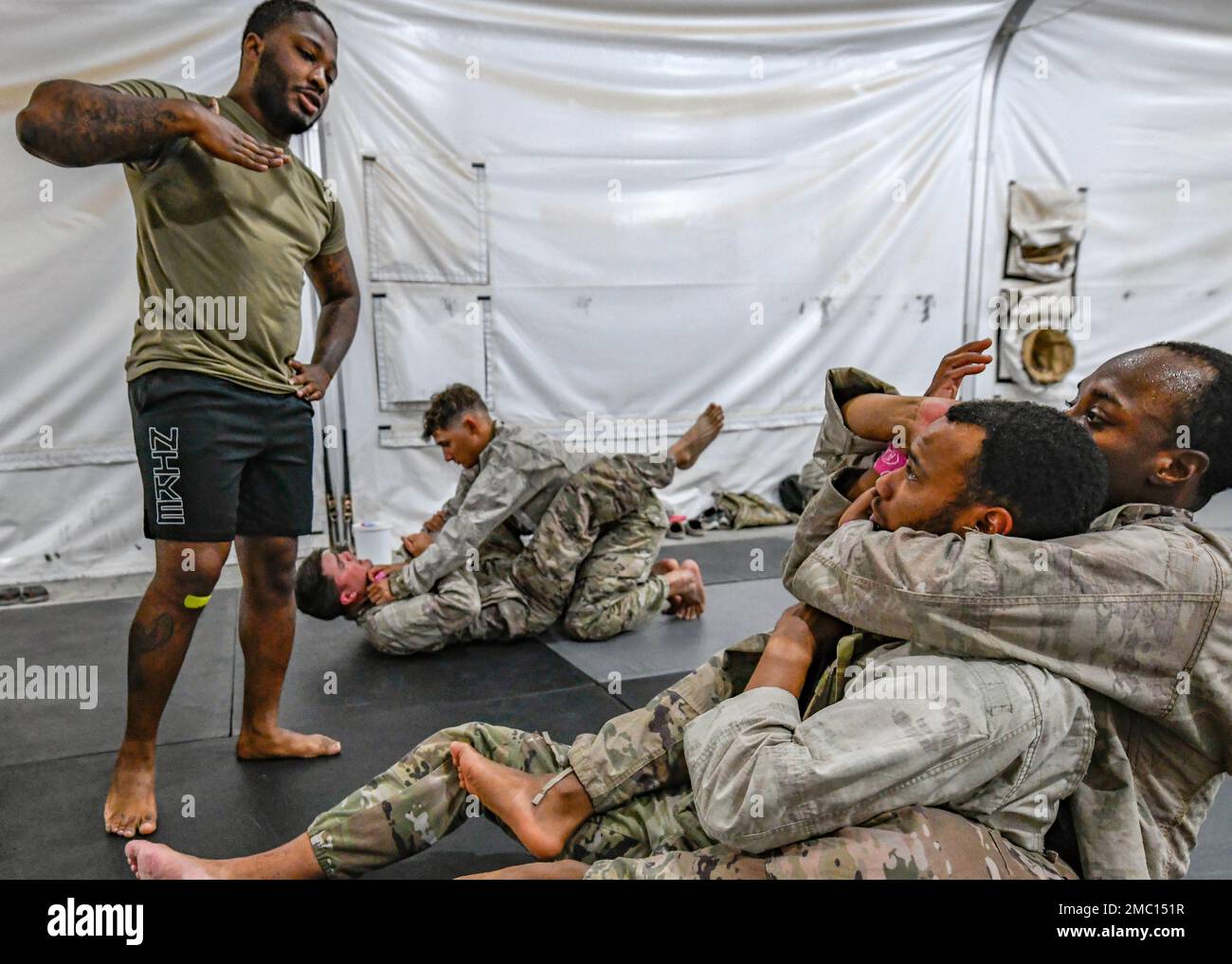 EIN US-AMERIKANISCHER Soldat, der der Task Force Hurricane zugeteilt ...
