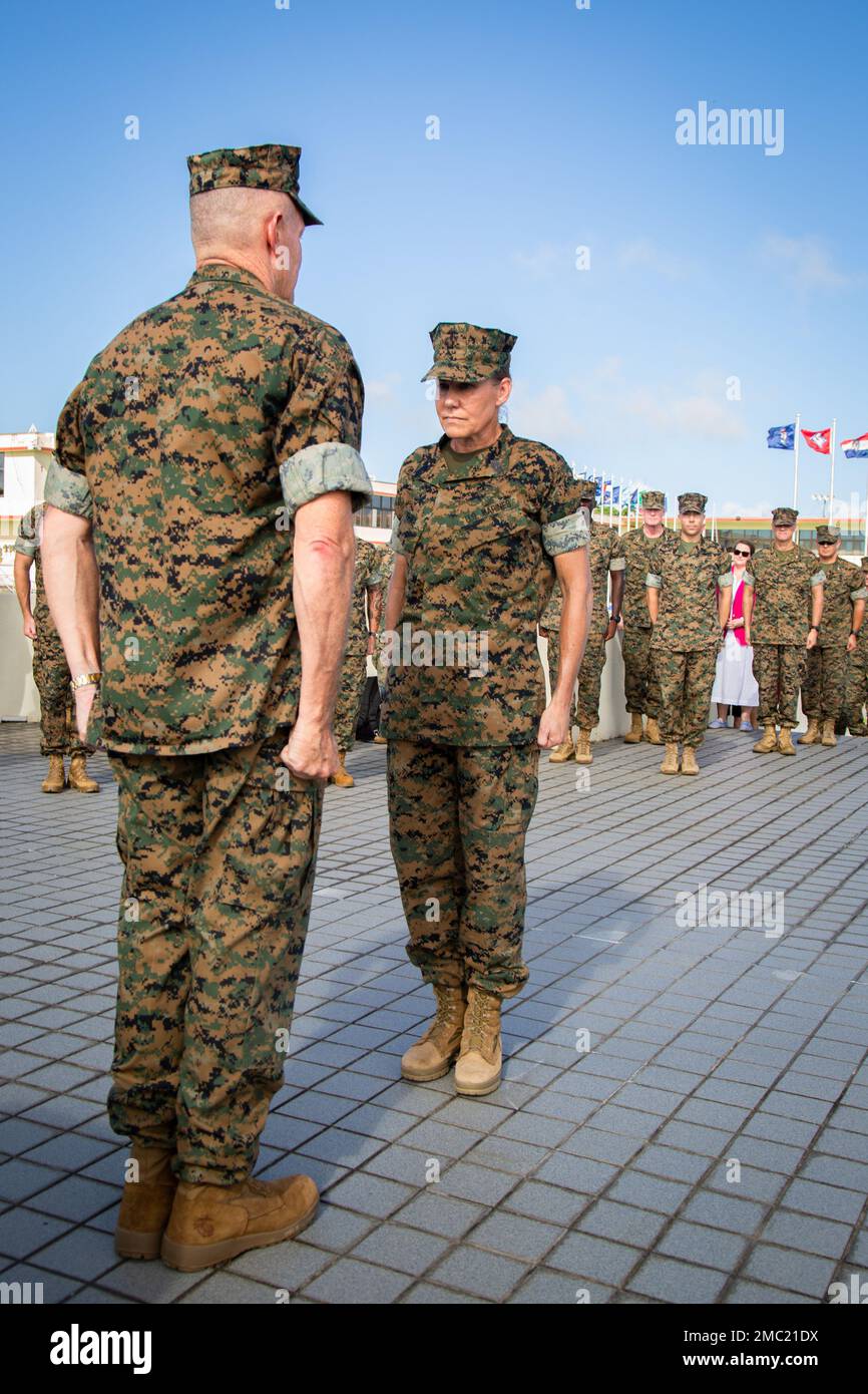 USA Marinekorps Sgt. Maj. Joy M. Kitashima berichtet Major General ...