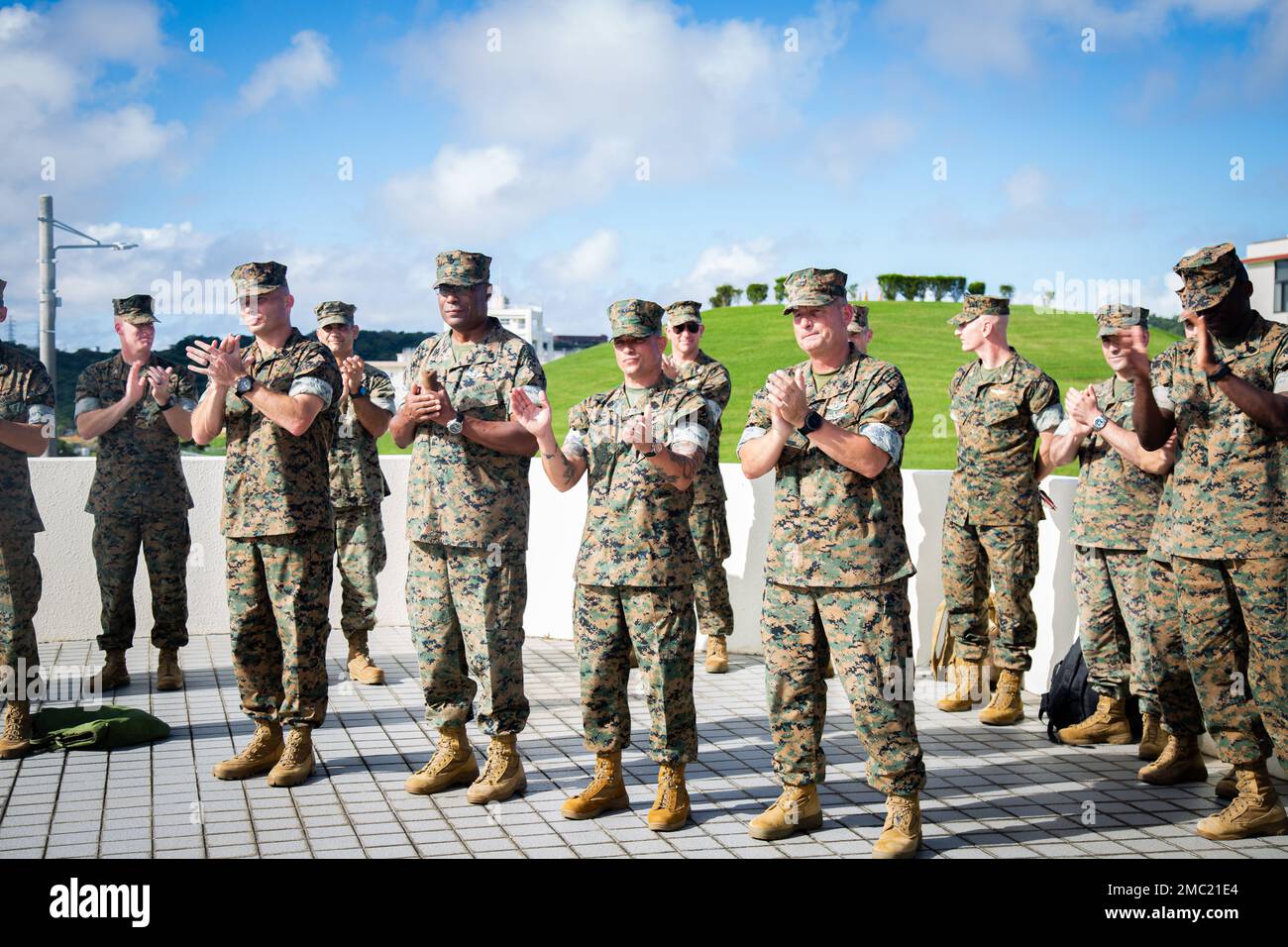 USA Die Marines gratulieren Sergeant Major Joy M. Kitashima, dass sie ...