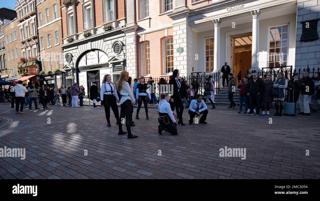 Shuffle tanz -Fotos und -Bildmaterial in hoher Auflösung – Alamy