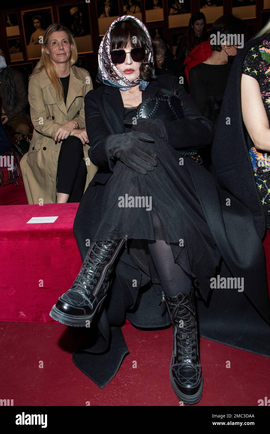 Isabelle Adjani at the Dior Ready To Wear Fall/Winter 2022-2023 fashion ...