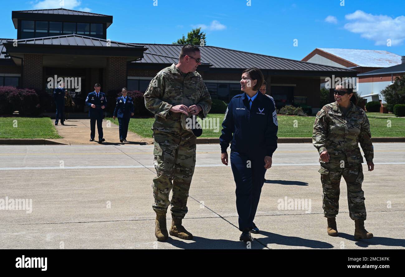 Chefmeisterin der Luftwaffe Joanne S. Bass, Center, verlässt die ...