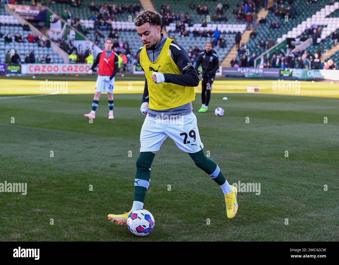 Plymouth Argyle Mittelfeldspieler Tyreik Wright (29) beim Sky Bet ...
