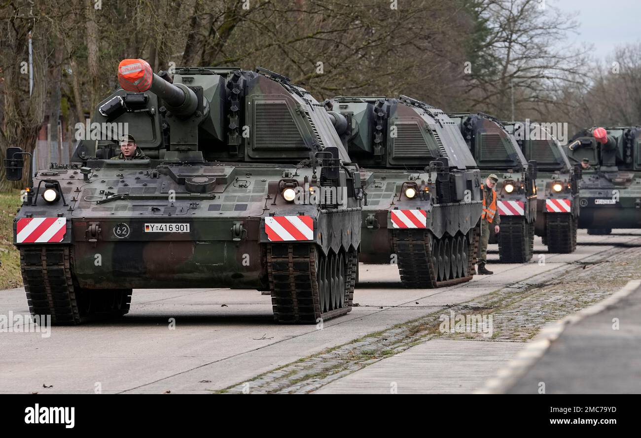 German soldiers load tank howitzers for transport to Lithuania at the ...