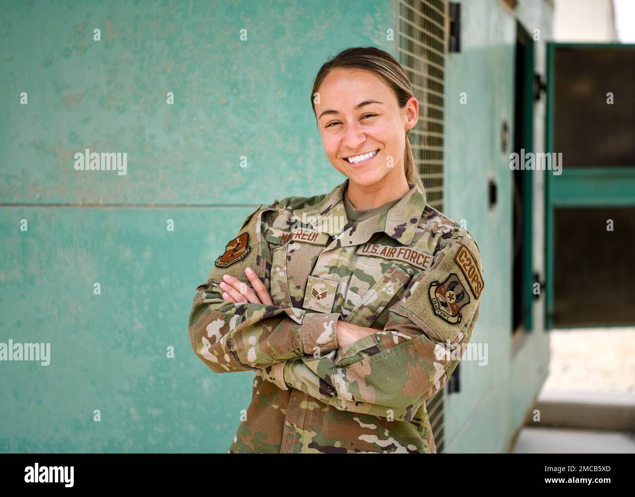 Der leitende Airman Lea M. Manfredi, ein Spezialist für Kommando- und ...