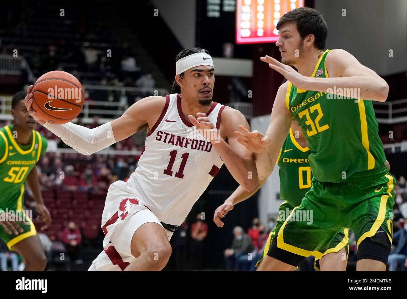 Stanford forward Jaiden Delaire (11) drives to the basket against ...