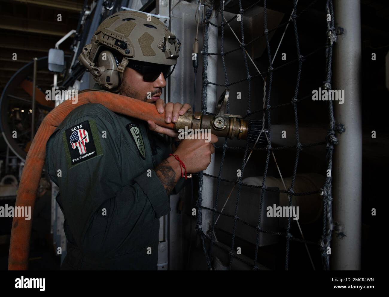 220708-N-XK047-1320 PAZIFIK (8. Juli 2022) – Aviation Boatswain’s Mate ...