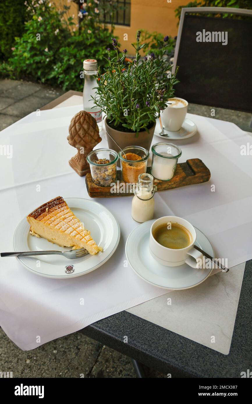 Set coffee -Fotos und -Bildmaterial in hoher Auflösung – Alamy