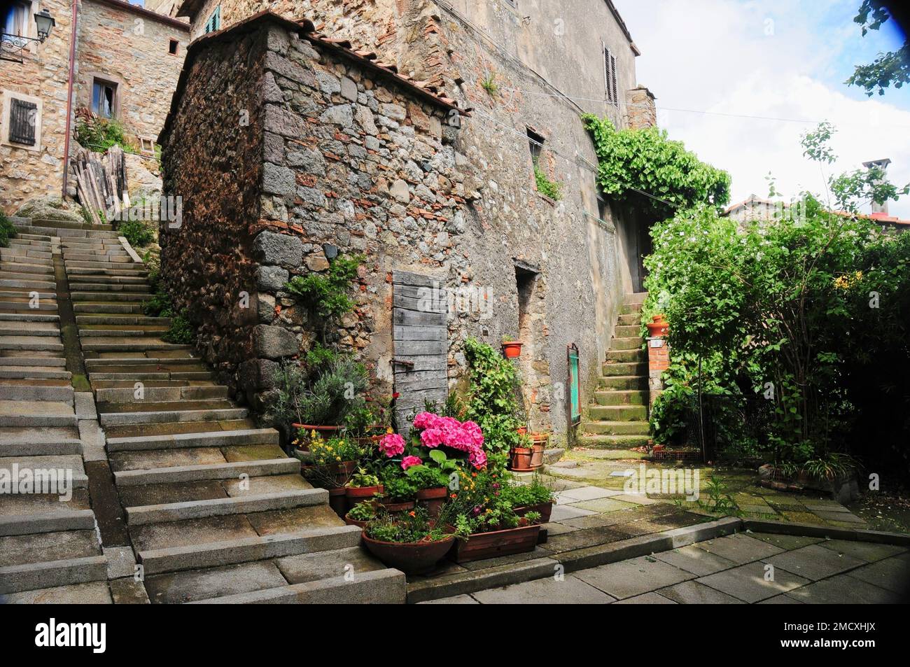 Roccatederighi mittelalterliches dorf frazione von roccastrada -Fotos ...