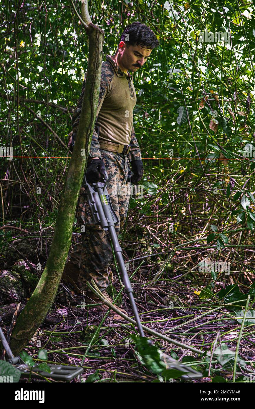 USA Sebastian VillaGomez, Marinekorps-Sergeant Sebastian VillaGomez, ein Sprengstofftechniker ...