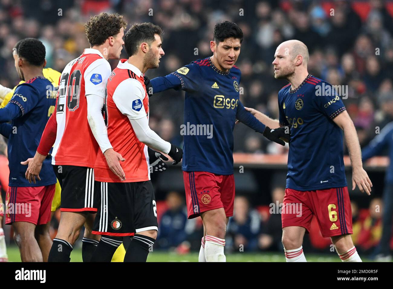ROTTERDAM - (l-r) Mats Wieffer von Feyenoord, Santiago Gimenez von ...