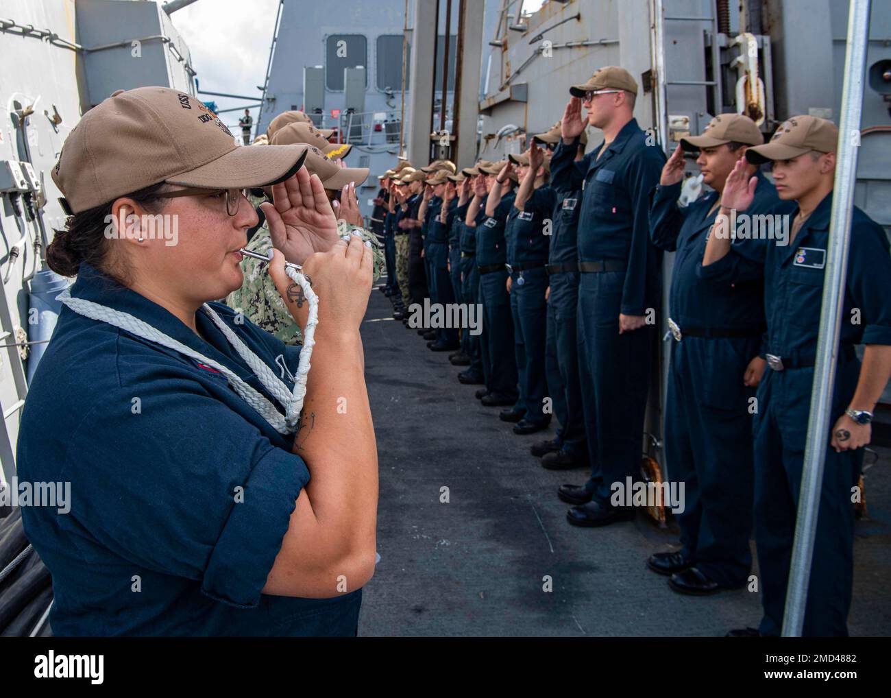 PEARL HARBOR (11. Juli 2022) Boatswain's Mate 2. Class Anika Martinez ...