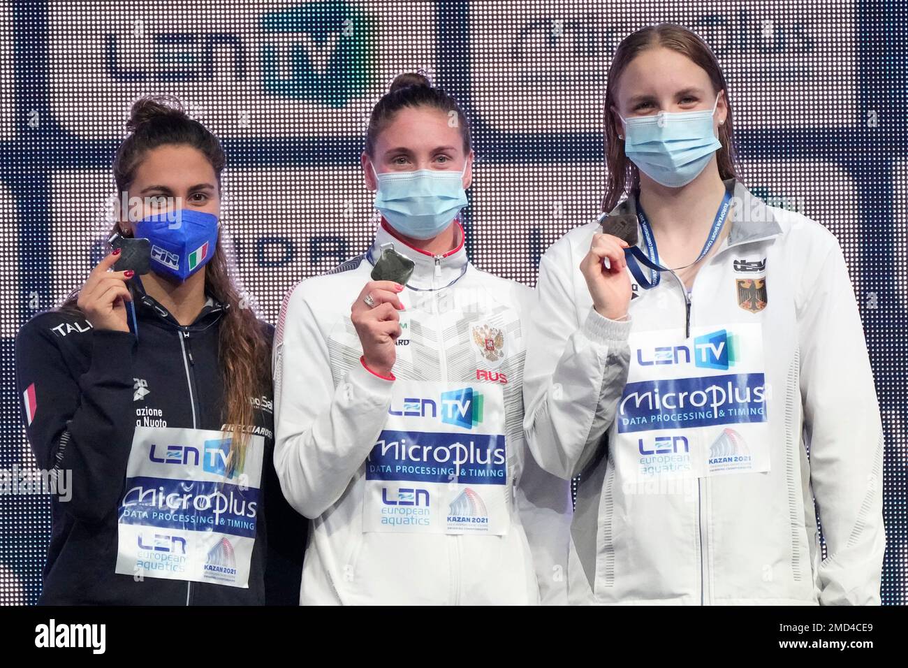 Winner Anastasia Kirpichnikova of Russia, center, second placed Simona ...