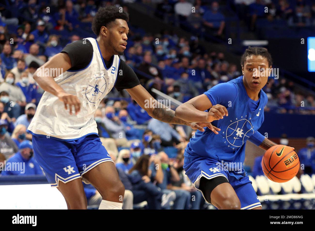 Blue squad's Tyty Washington Jr., right, drives near White squad's ...