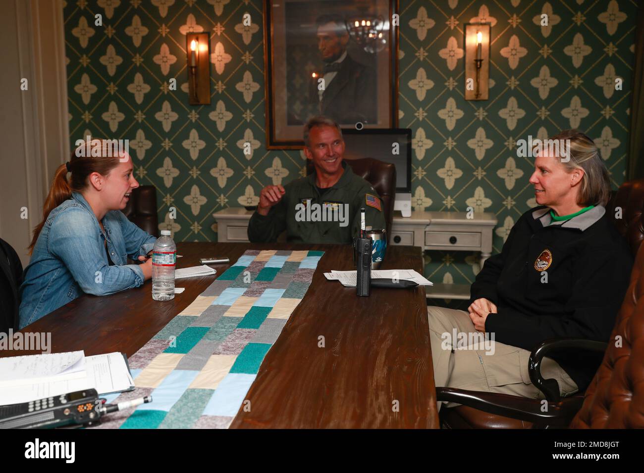 220714-N-CH260-1012 PAZIFIK (14. Juli 2022) Captain Amy Bauernschmidt ...