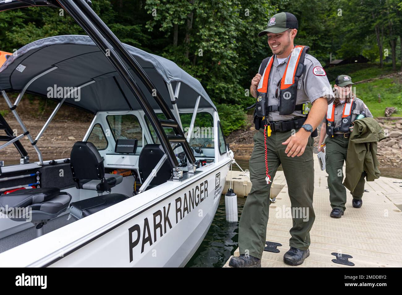 Matt Balas und Sam Phillips, Park Ranger bei U.S. Army Corps of ...