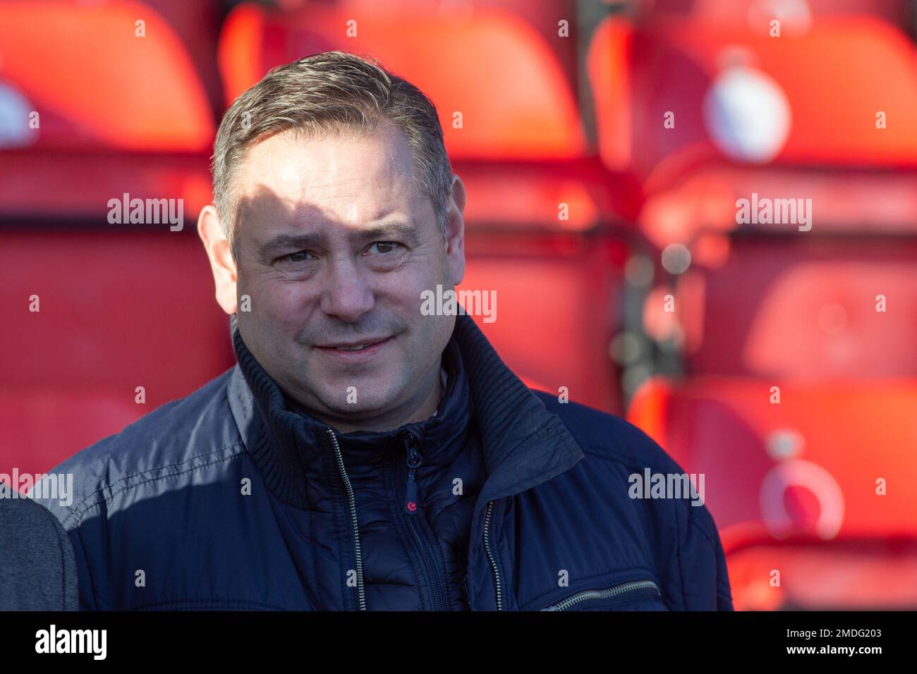 Ceo stevenage football club -Fotos und -Bildmaterial in hoher Auflösung ...