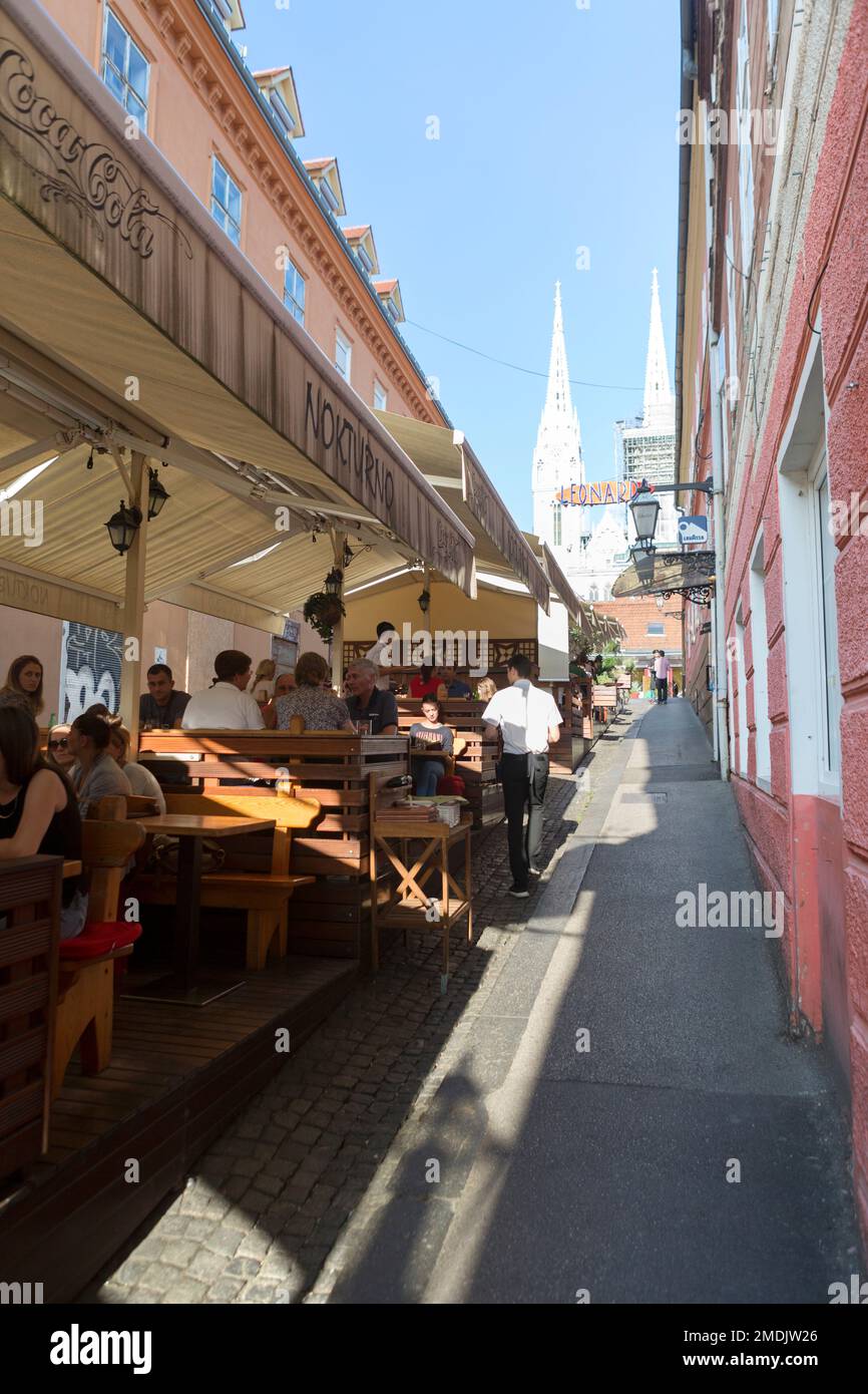 Altstadt mit bars -Fotos und -Bildmaterial in hoher Auflösung – Alamy