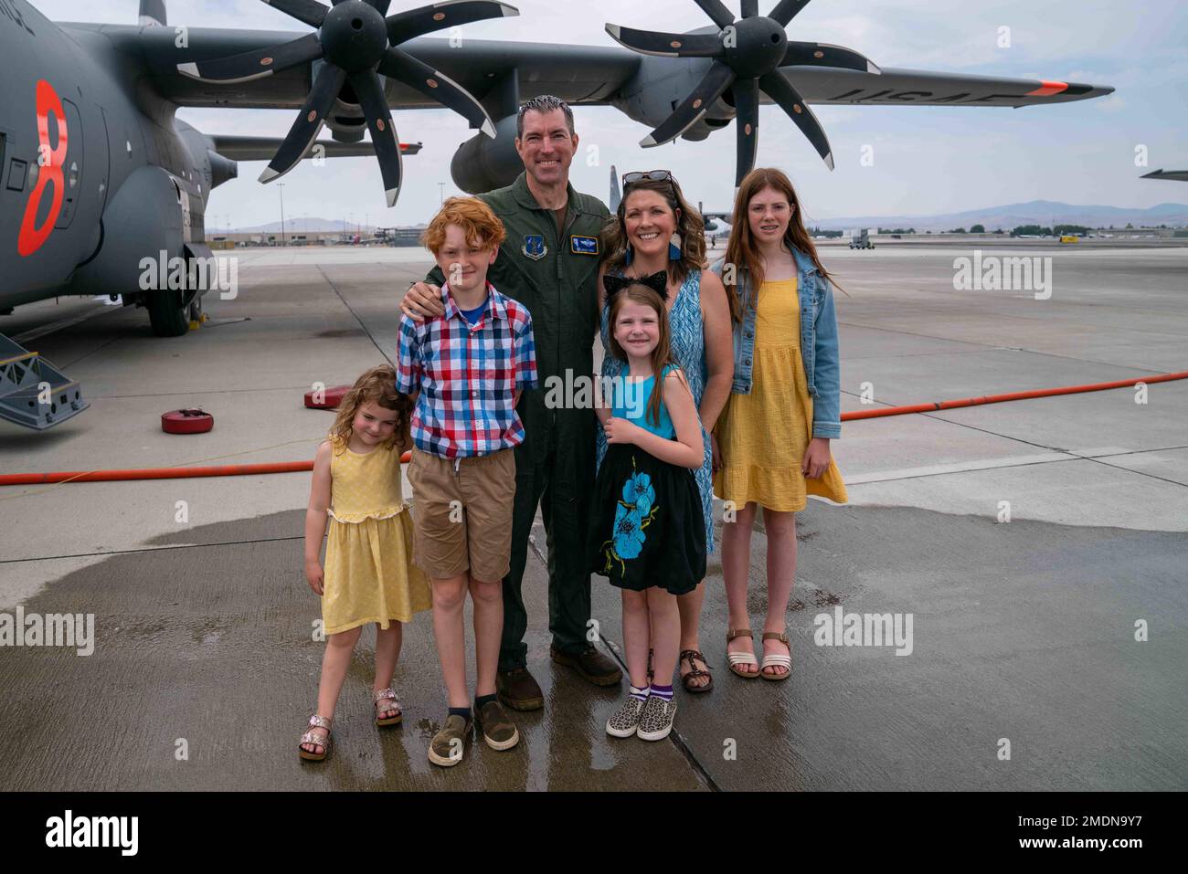 Oberst Jeremy Ford, 152. Airlift Wing Commander, absolviert seinen ...