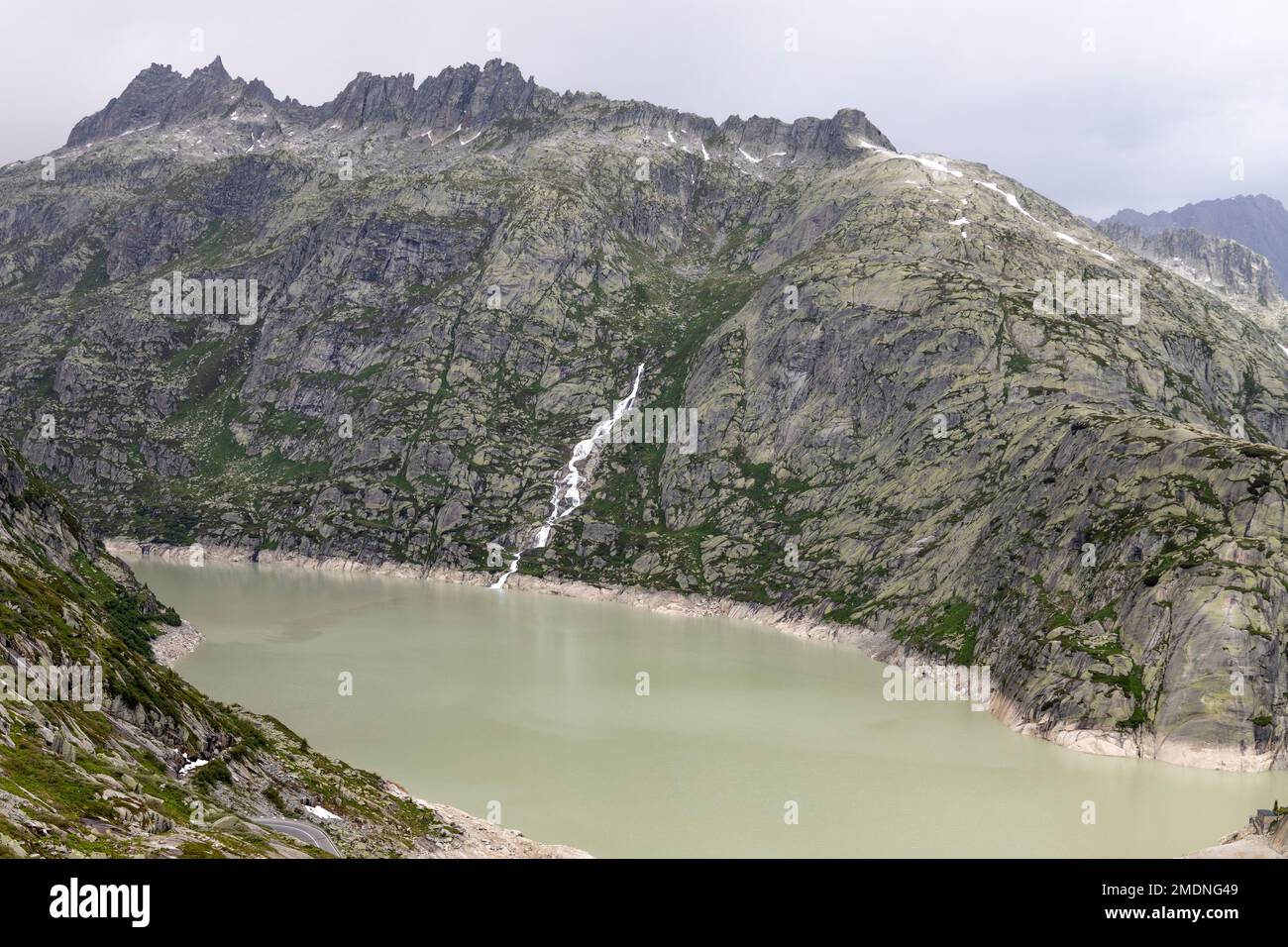 Grimselsee am Grimselpass in der Schweiz. Es verbindet das Hasli-Tal im ...