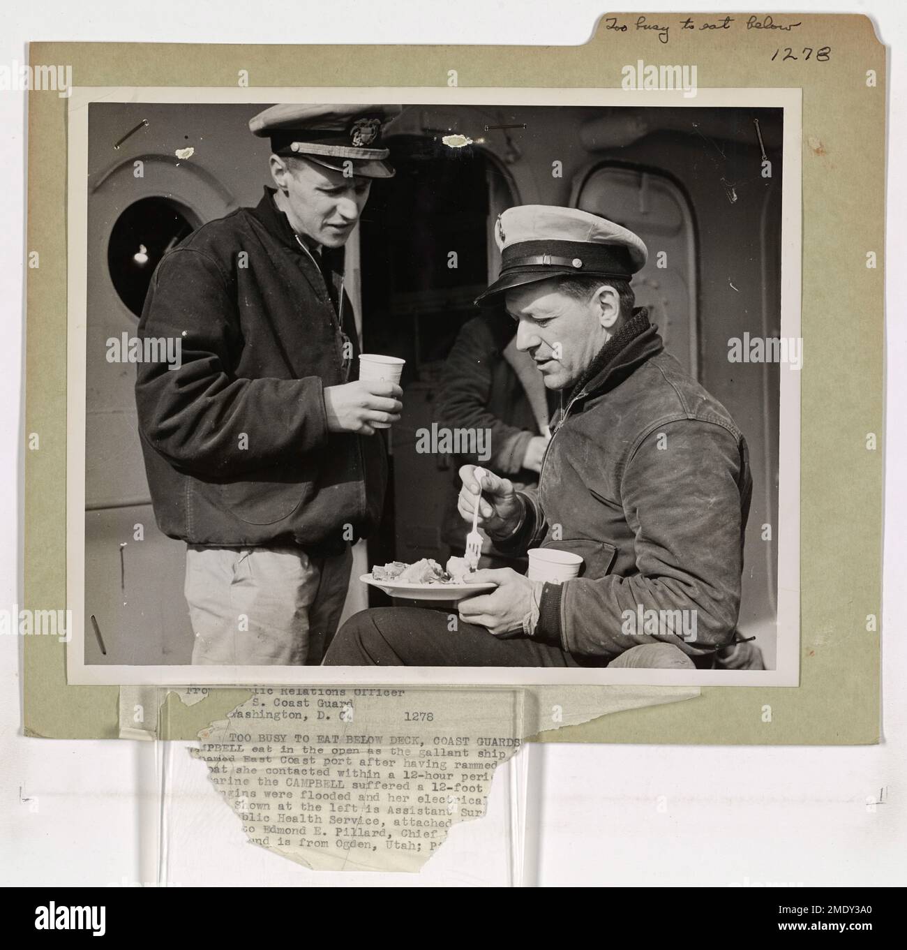 Die Küstenwache an Bord der USS Campbell setzen ihre Aufgaben fort ...