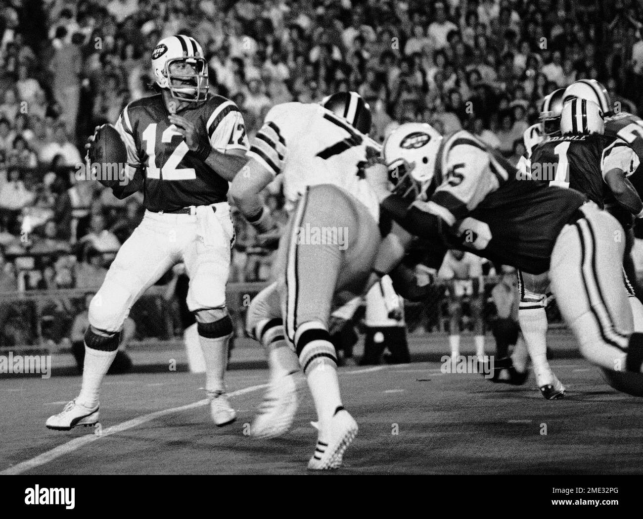 FILE- In this Sept. 2, 1973, file photo, New York Jets' Joe Namath (12 ...