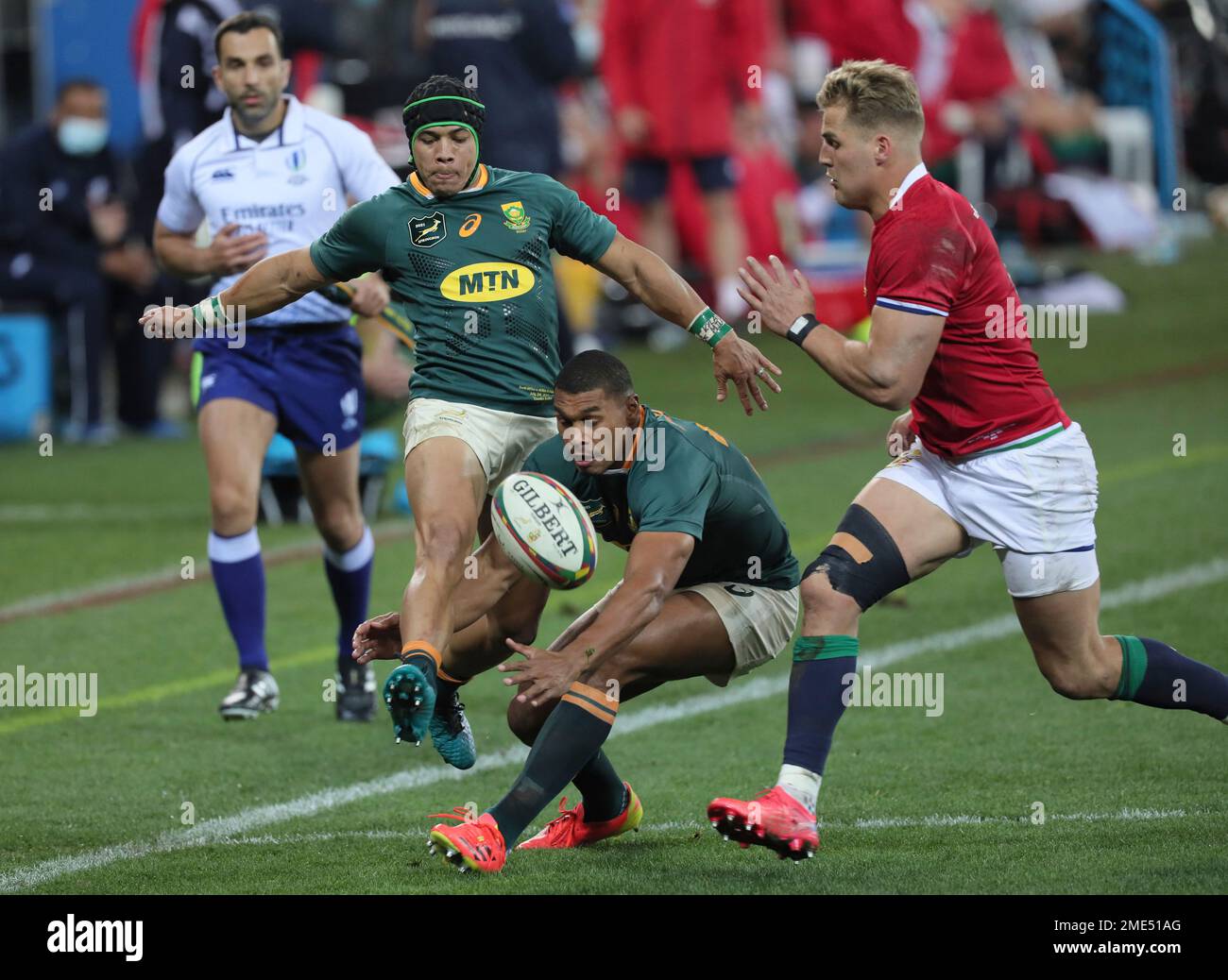 South Africa's Damian Willemse, centre attempts to gather the ball as ...