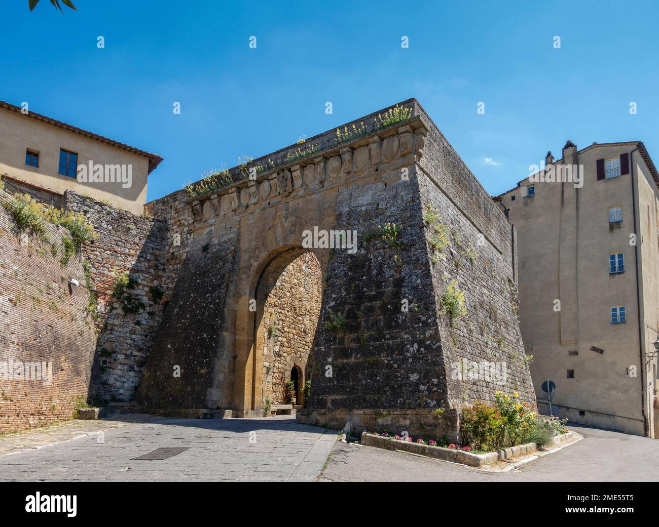 Mittelalterliches porta al prato stadttor -Fotos und -Bildmaterial in hoher Auflösung – Alamy