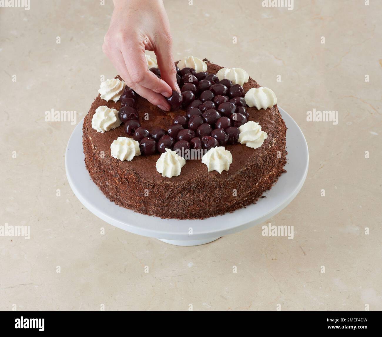 Torte mit kirschen -Fotos und -Bildmaterial in hoher Auflösung – Alamy
