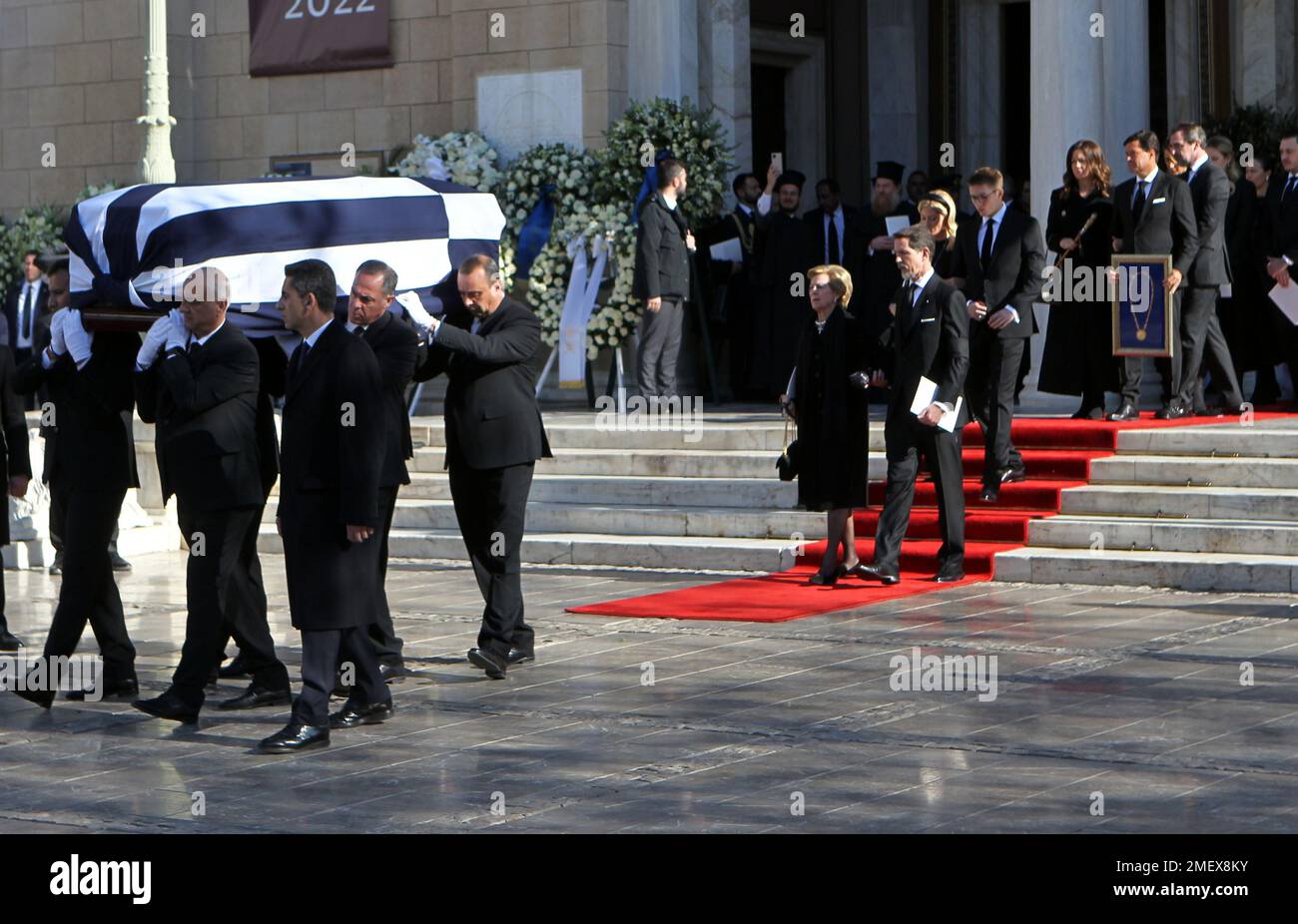 Der Sarg wird während der Beerdigung des ehemaligen Königs Konstantin ...